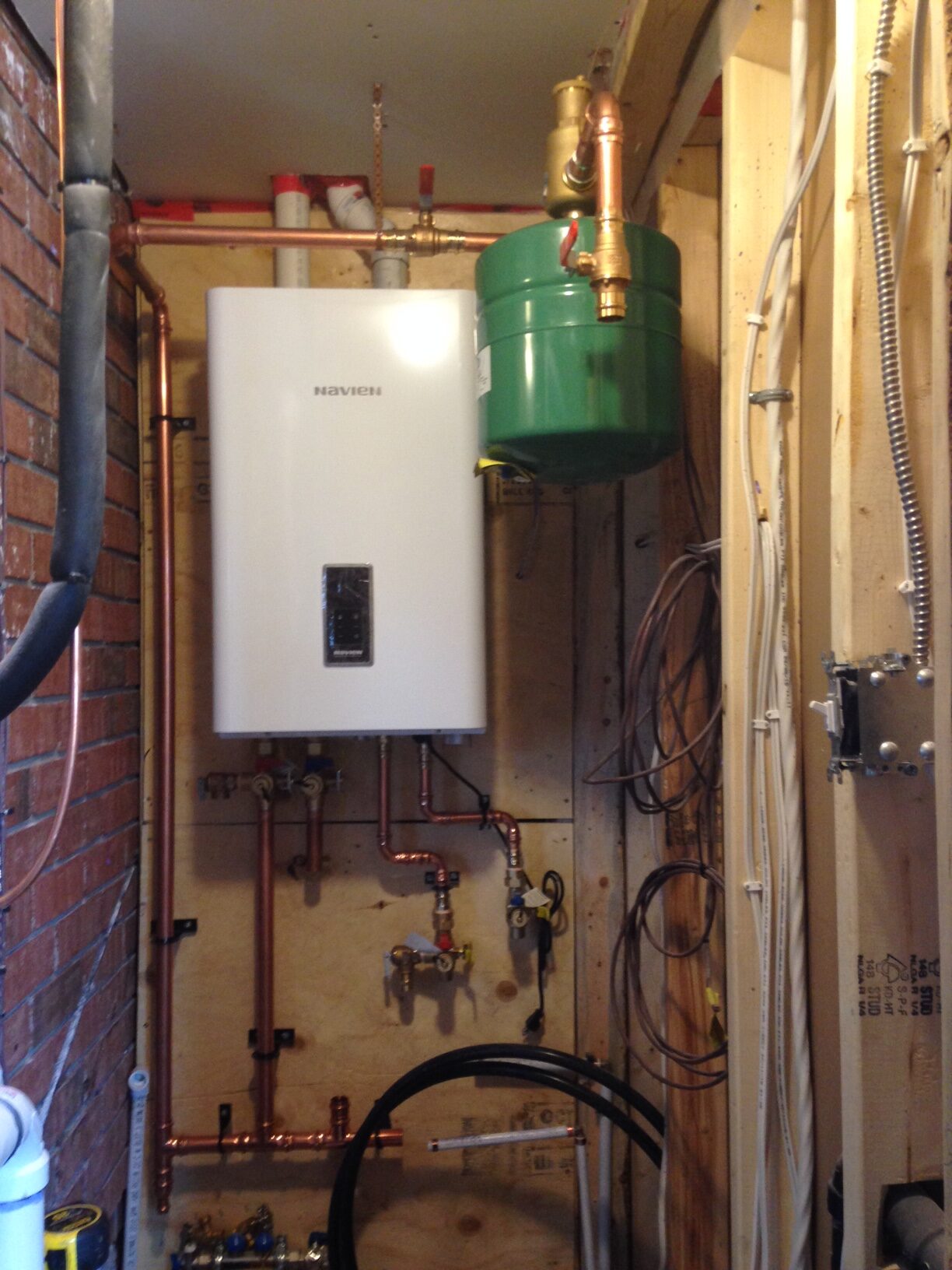 Hot Water Tank Installations in Barrie | MAK Mechanical